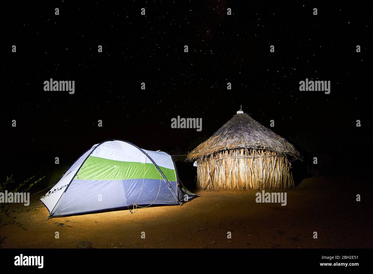 African hut hi-res stock photography and images - Alamy
