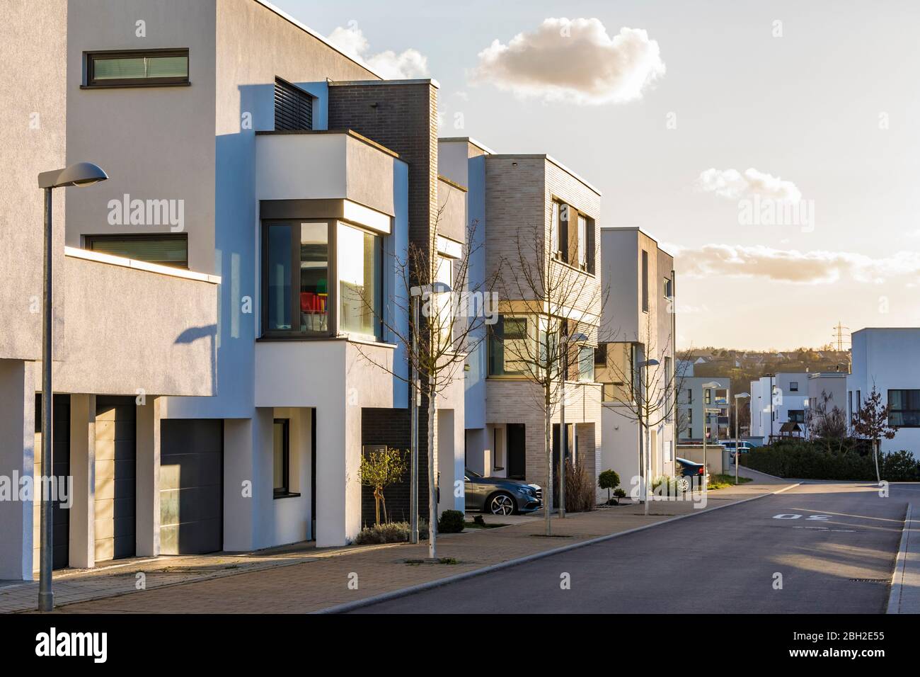 Germany, Baden-Wurttemberg, Ludwigsburg, Driveway of modern suburb ...