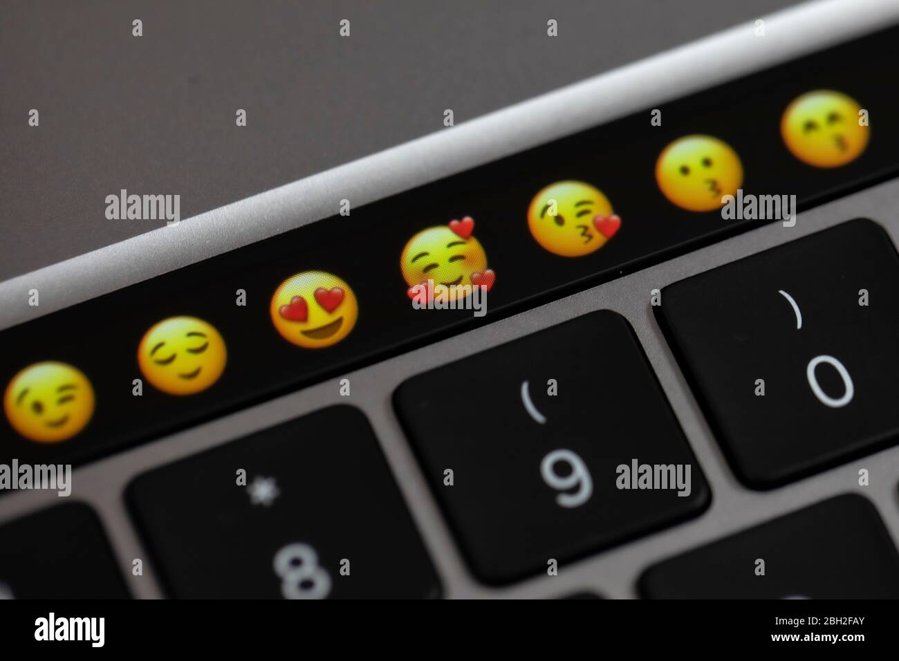 Macbook pro 16 hi-res stock photography and images - Alamy