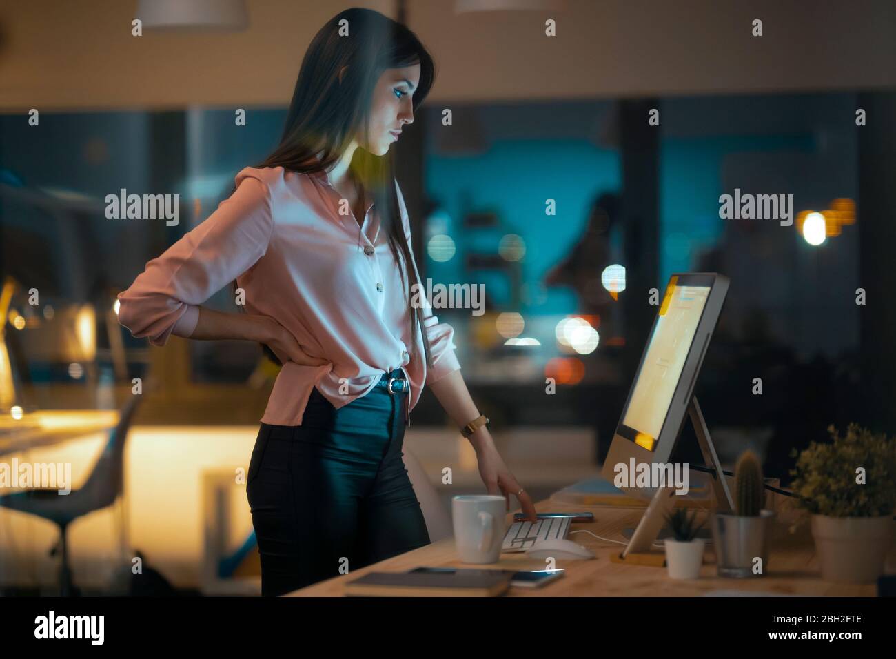 Black woman computer office hi-res stock photography and images - Alamy