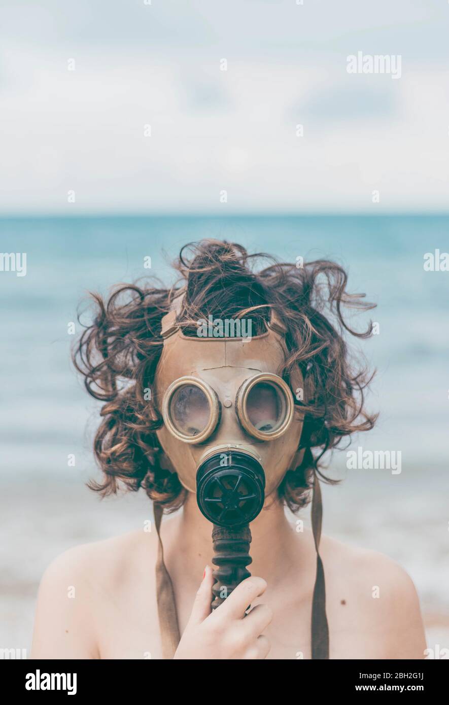 Woman wearing gas mask hi-res stock photography and images - Alamy