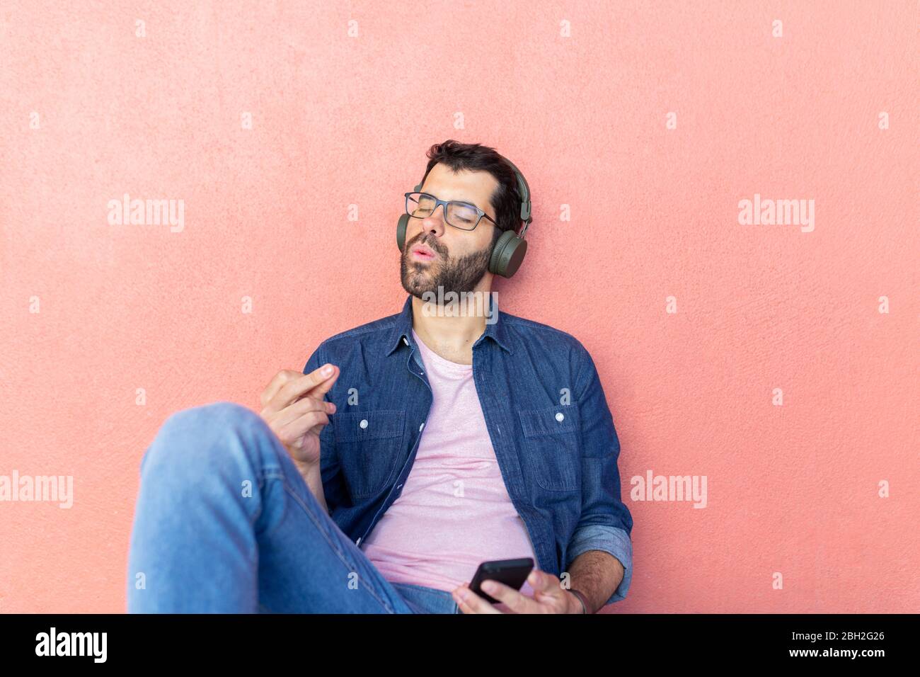 Fingers whistling hi-res stock photography and images - Alamy