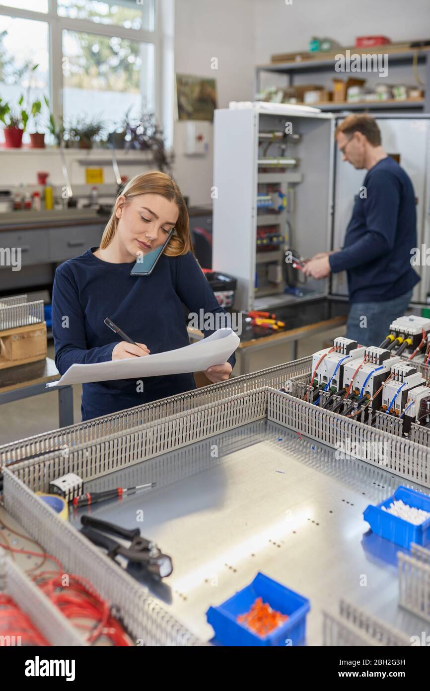 Electrical current diagram hi-res stock photography and images - Alamy