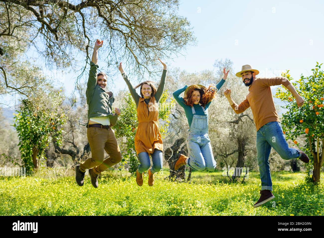 Group of friends jumping hi-res stock photography and images - Alamy