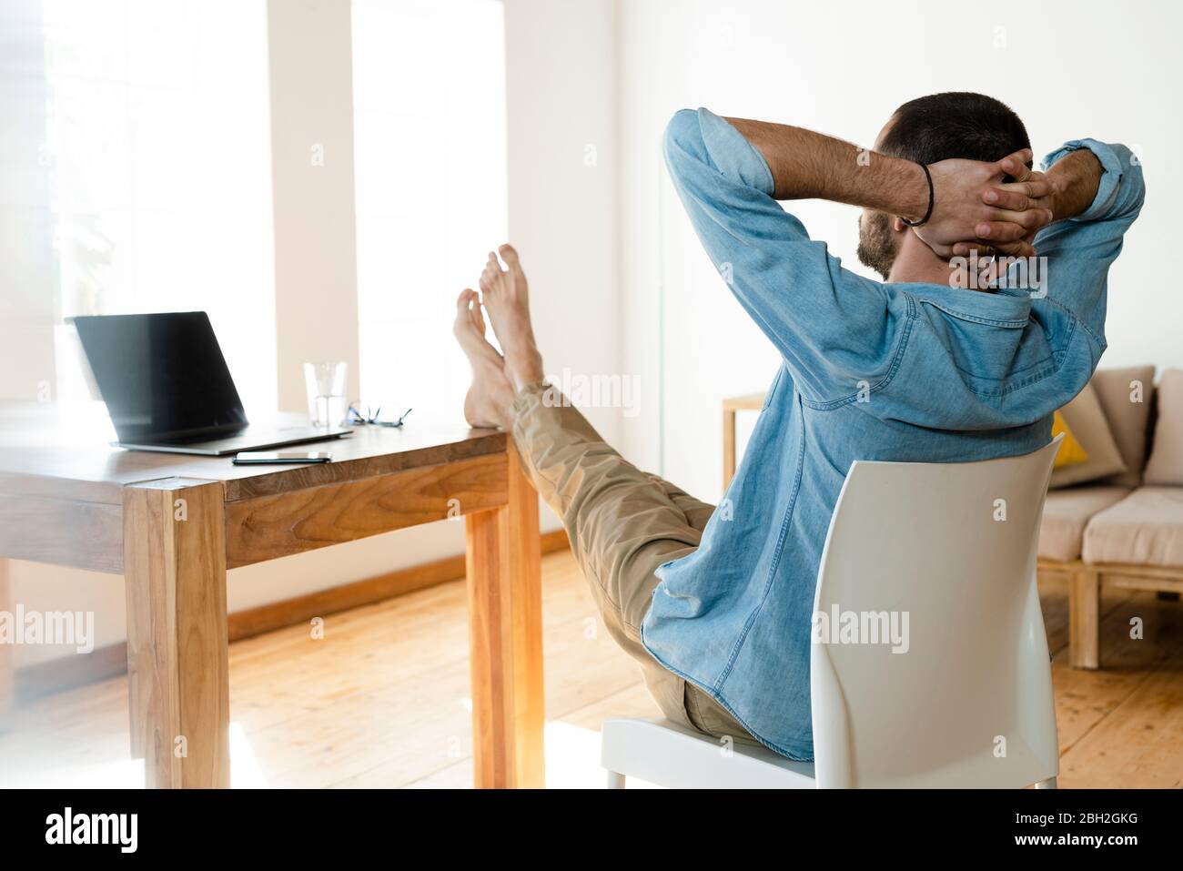 Man barefoot feet table hi-res stock photography and images - Alamy