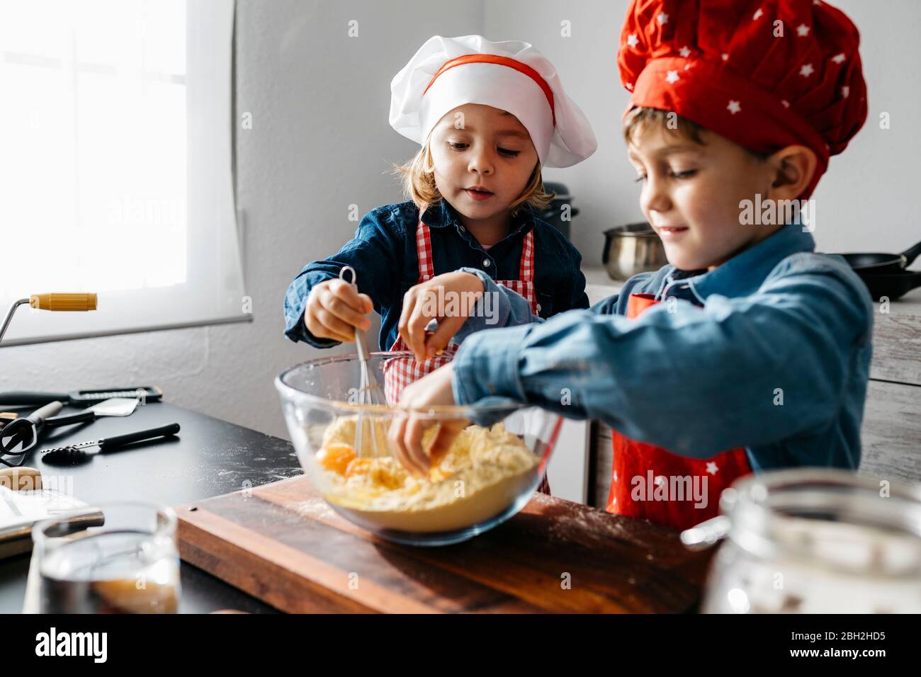 Brother and sister kitchen hi-res stock photography and images - Alamy