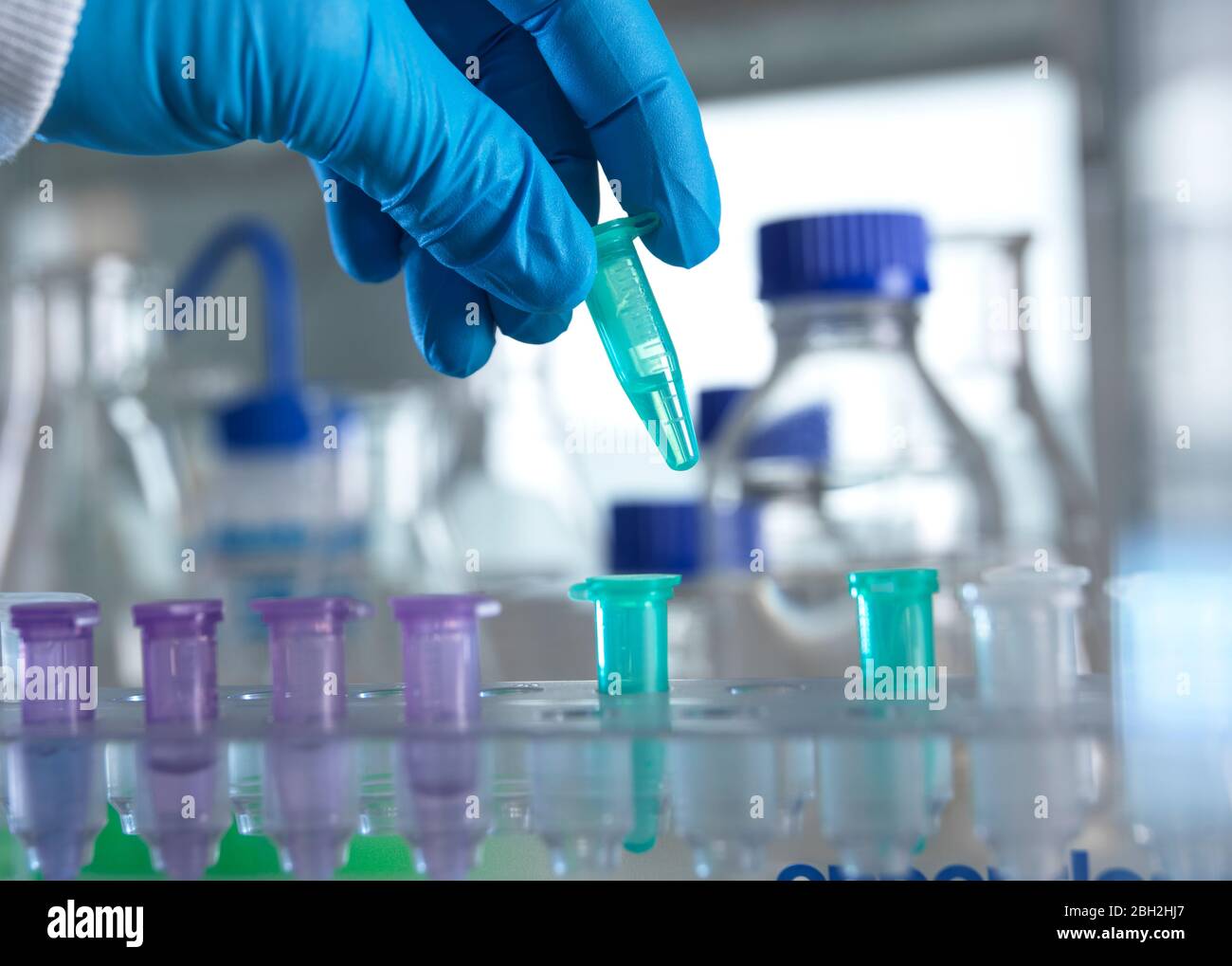 Chemical compound hi-res stock photography and images - Alamy