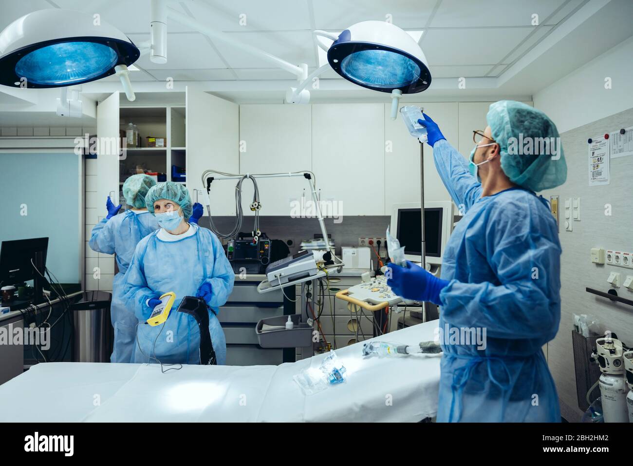 Trauma doctors hi-res stock photography and images - Alamy