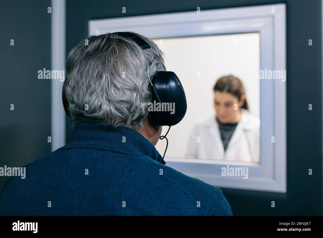 Doctor giving instructions to patient during a hearing test Stock Photo ...