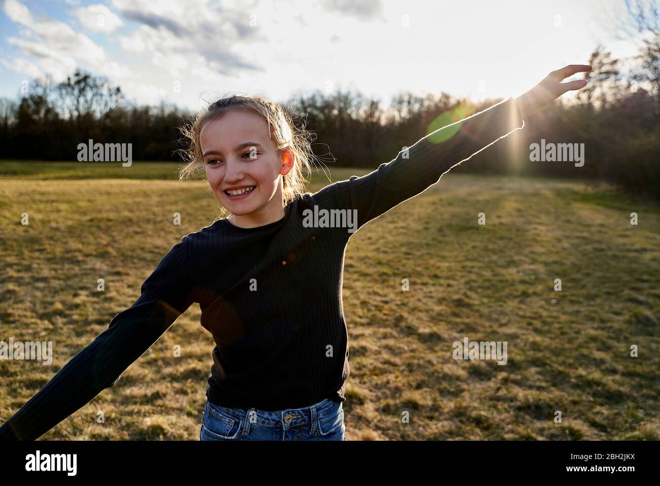 Happy girl dancing hi-res stock photography and images - Alamy