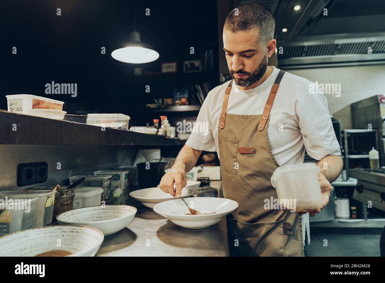 Arranging plate hi-res stock photography and images - Alamy