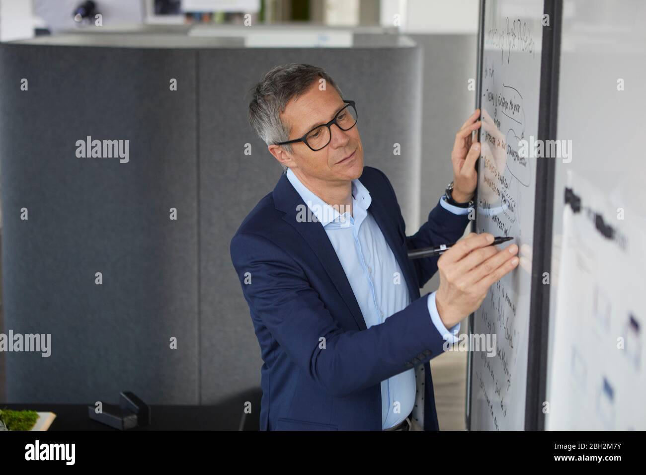 Sports writing hi-res stock photography and images - Alamy
