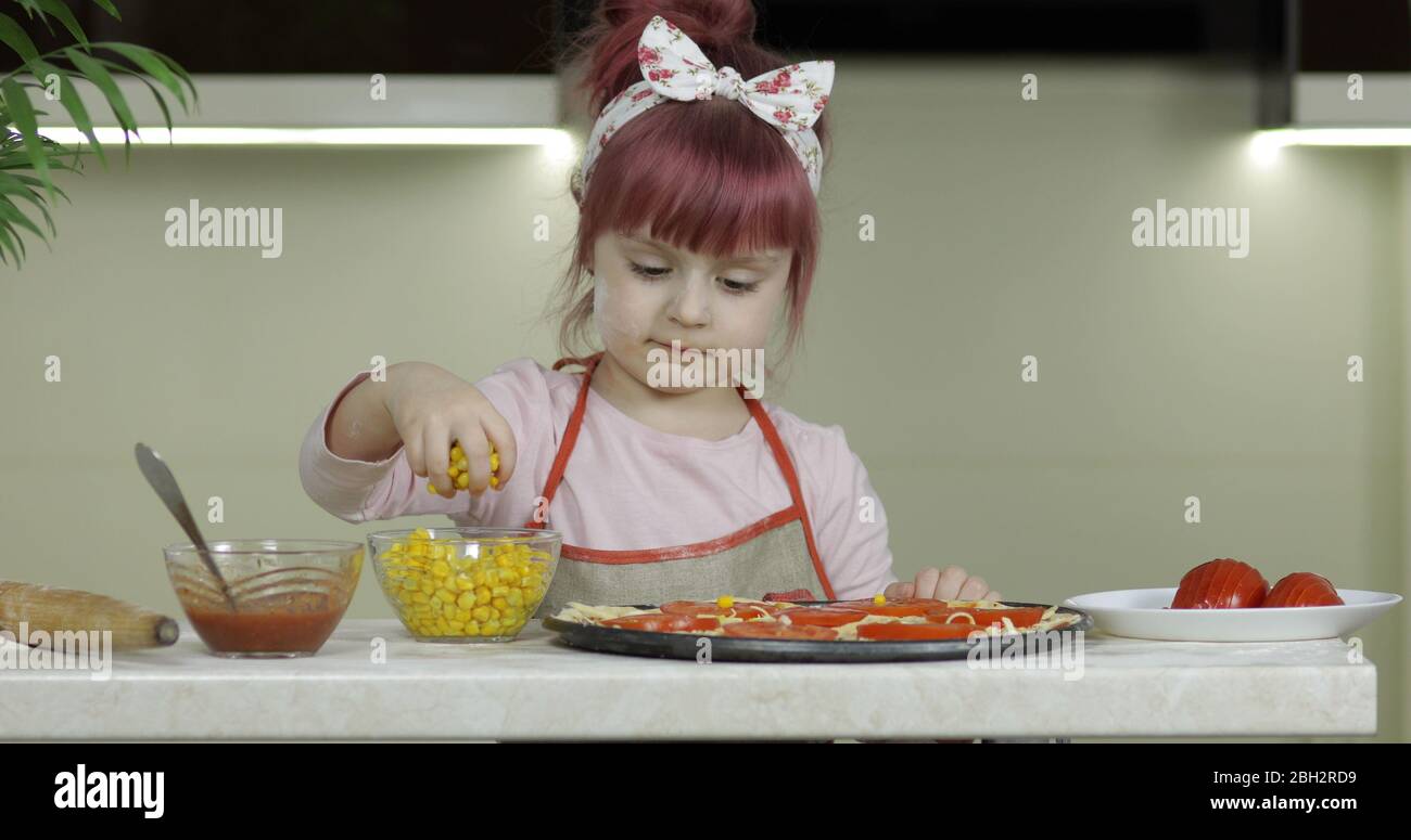 Canned tomatos hi-res stock photography and images - Alamy