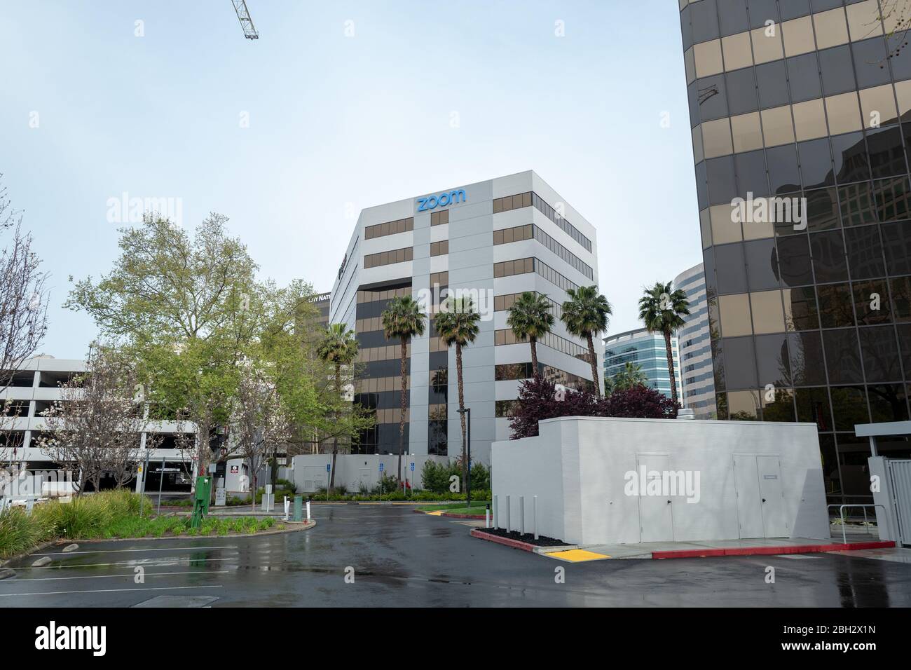 Zoom logo hi-res stock photography and images - Alamy