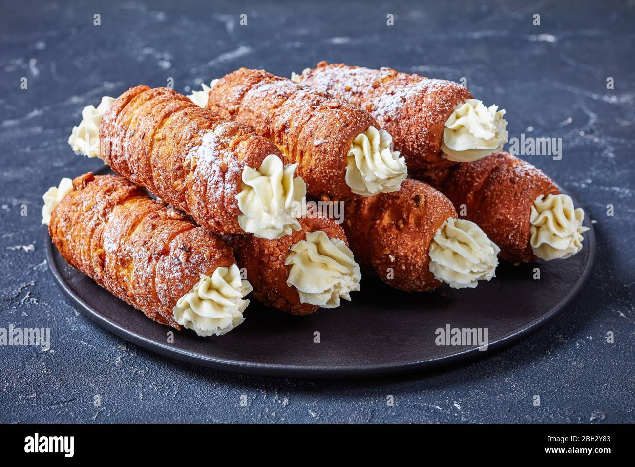 Hungarian chimney cake hi-res stock photography and images - Alamy