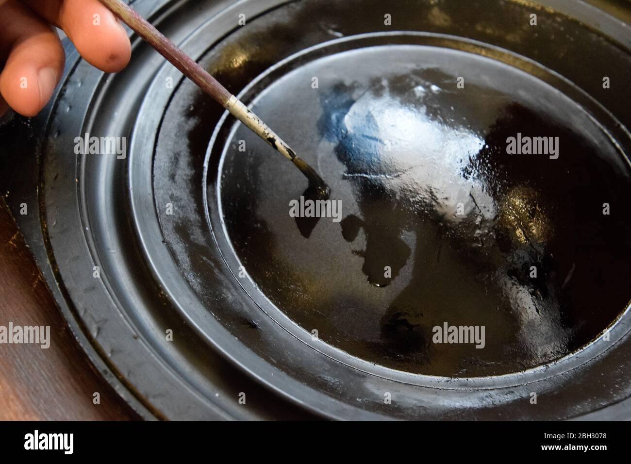 Painting the woofer diffuser with ink stamp. Painting the diffusers of ...