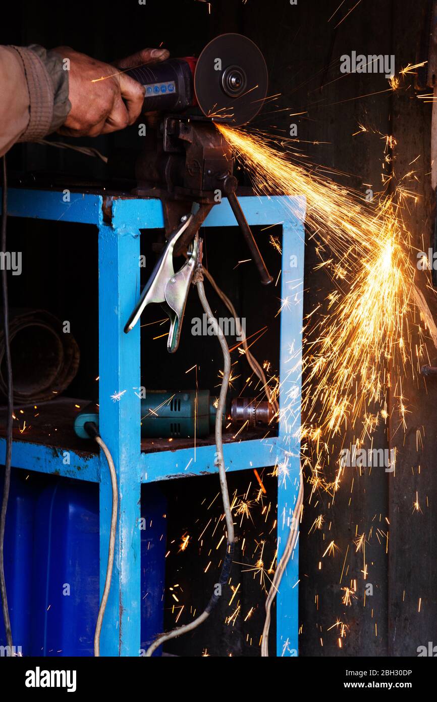 Cuts angle iron hi-res stock photography and images - Alamy