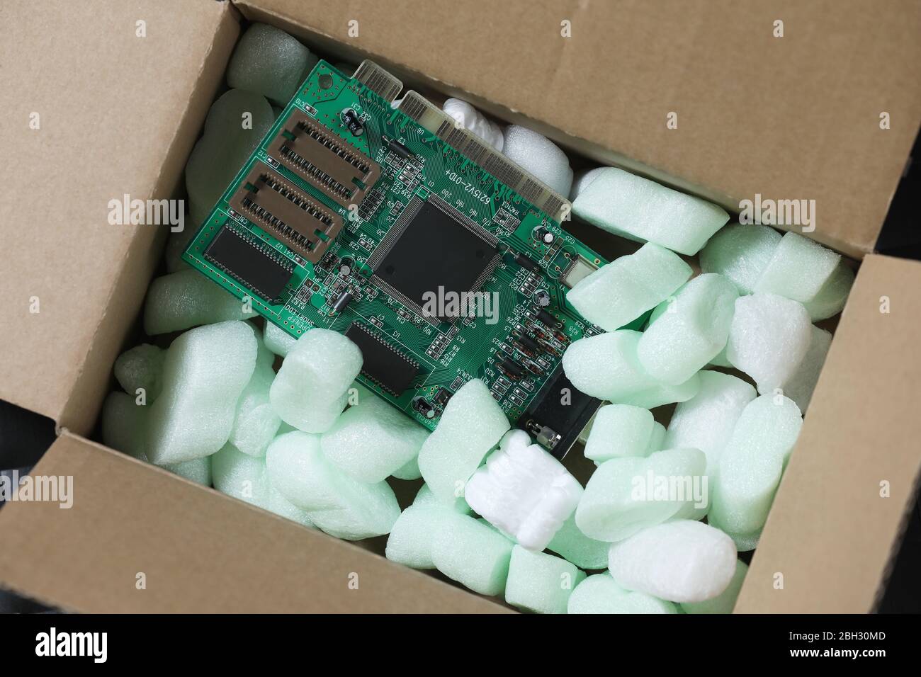 Chip carton hi-res stock photography and images - Alamy