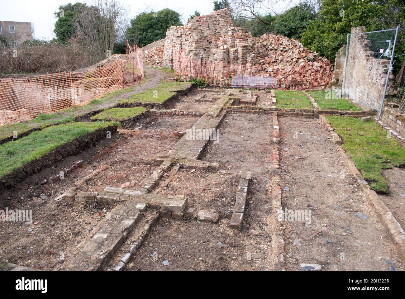 Archaeology Digging in Upminster, London RM14 Stock Photo - Alamy