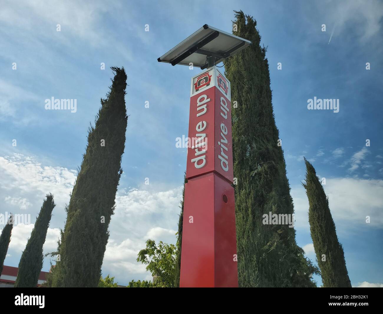 Target drive up car store hi-res stock photography and images - Alamy