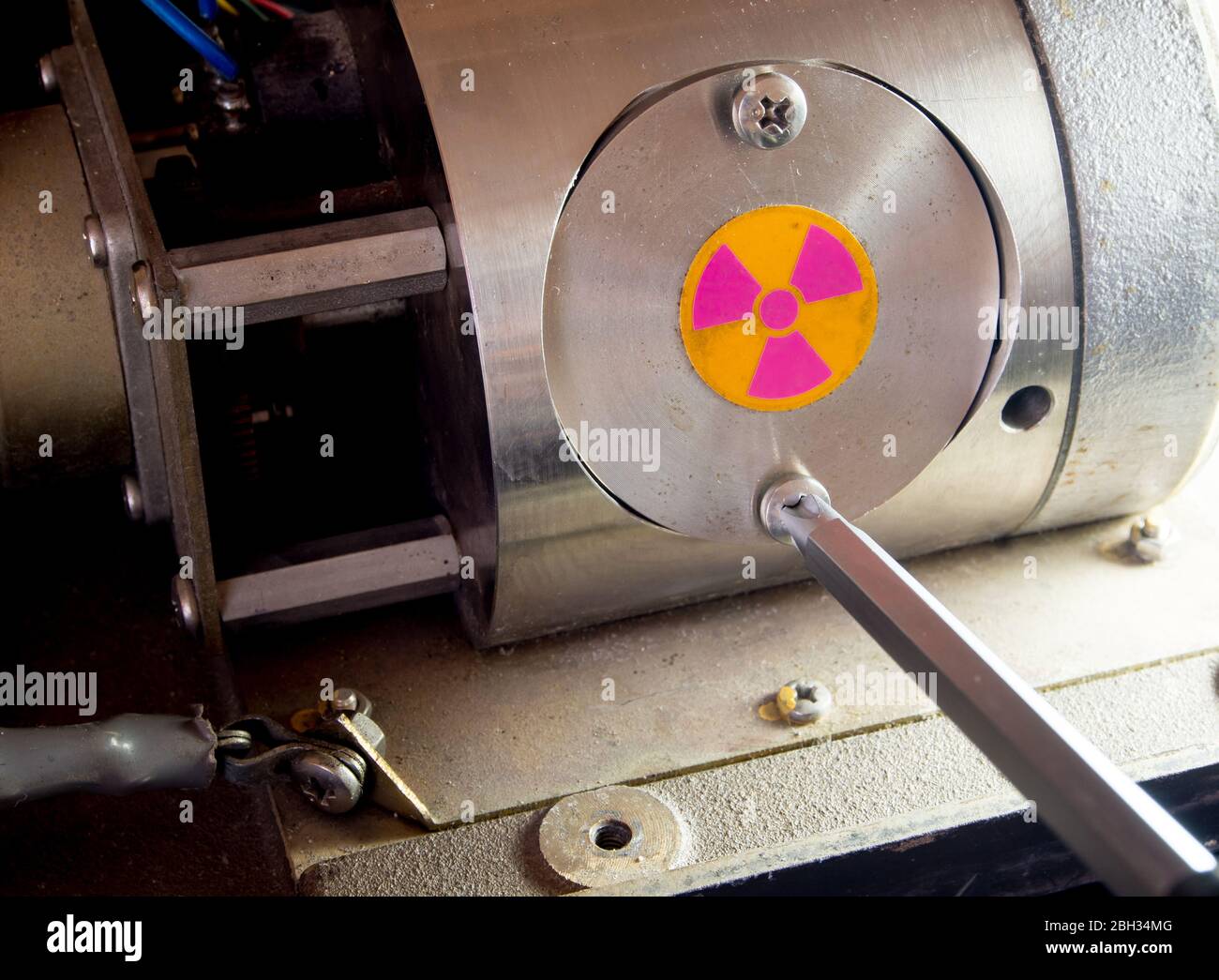 Opening the cover of Radioactive container in the part of machinery ...