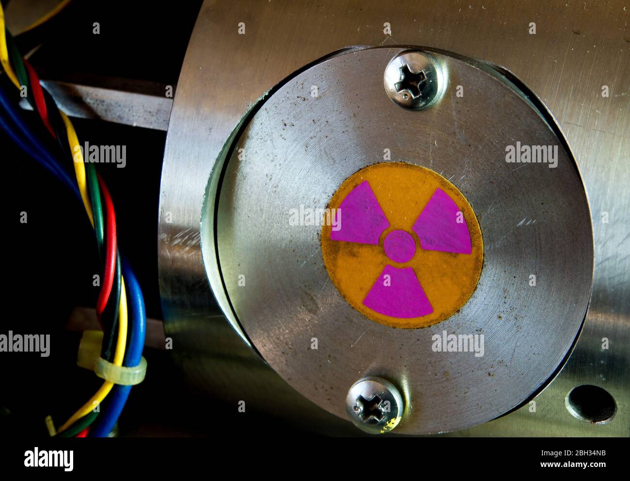 Radioactive beam hi-res stock photography and images - Alamy