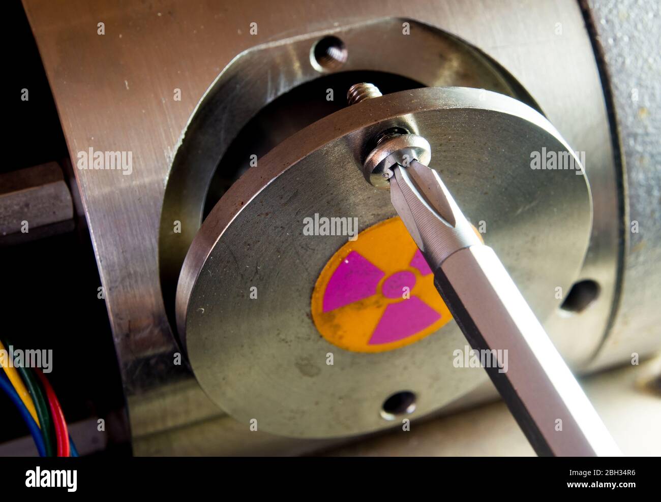 Opening the cover of Radioactive container in the part of machinery ...