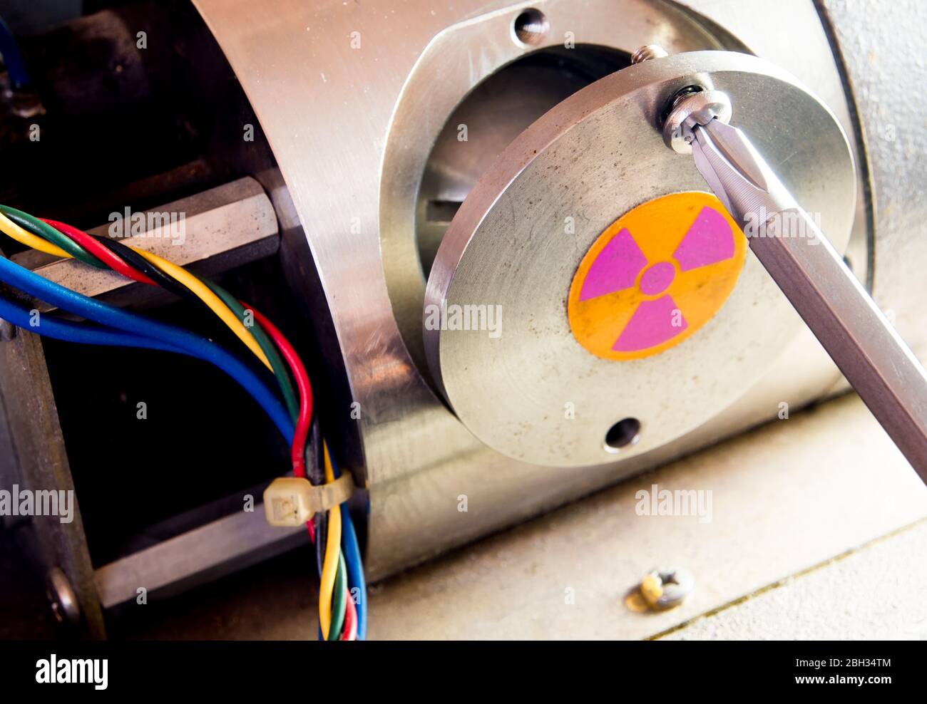 Opening the cover of Radioactive container in the part of machinery ...