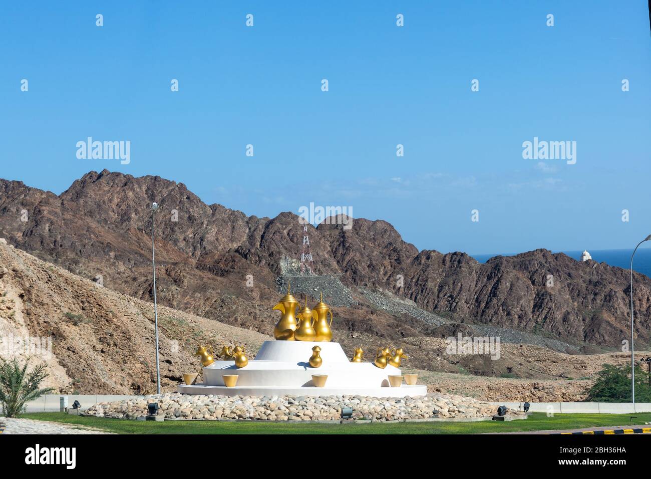 Typical Oman scenery, Qantab Road roundabout Stock Photo - Alamy