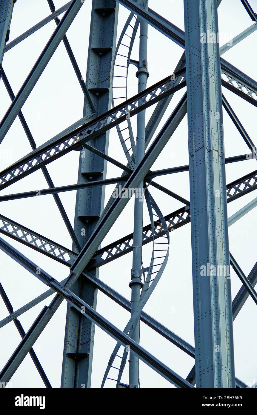 Hair-raising access ladders for maintenance of the metal arch Ponte ...