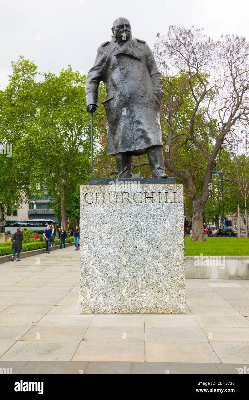 Winston churchill statue london hi-res stock photography and images - Alamy