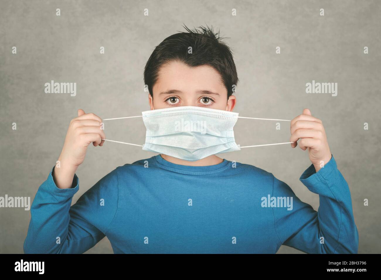 Child mask hospital hi-res stock photography and images - Alamy