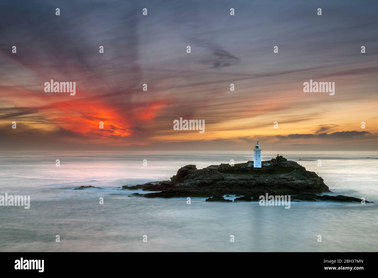 Cornish lighthouse hi-res stock photography and images - Alamy