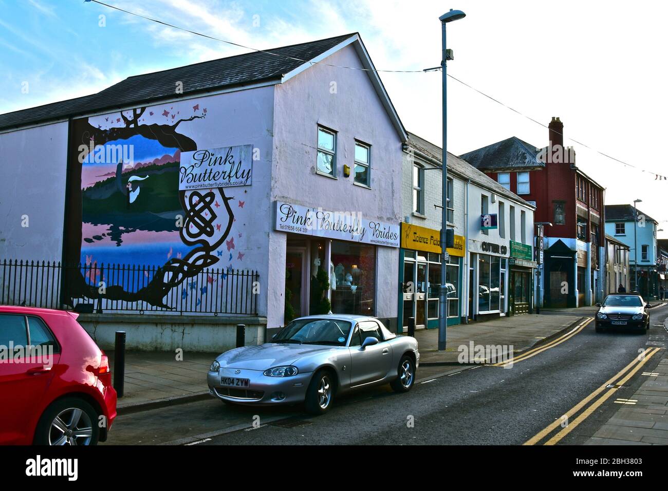 Shops in town centre bridgend hi-res stock photography and images - Alamy