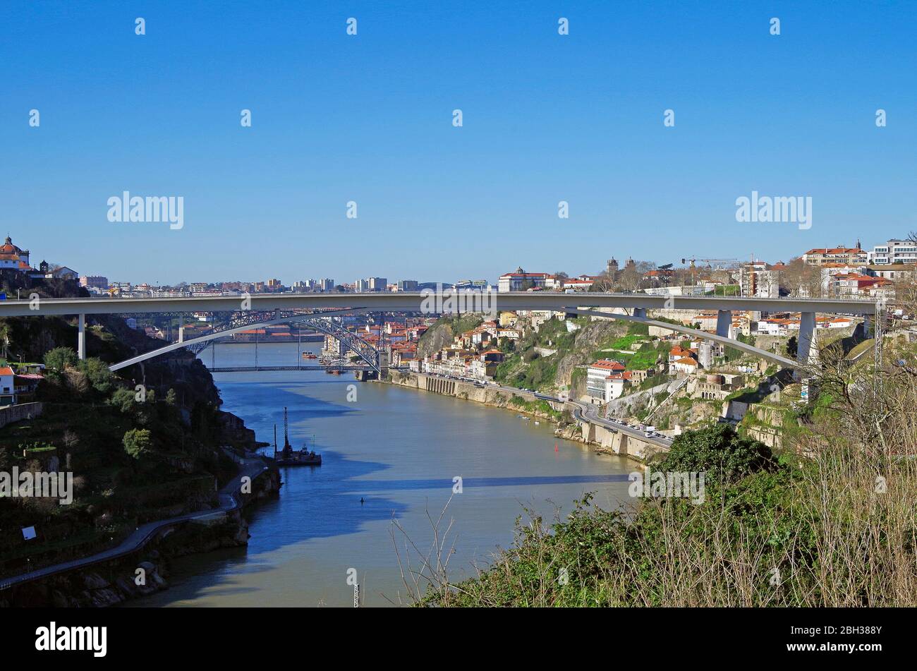 The Infanta Dom Henriques bridge spanning the river Douro in Porto, an ...