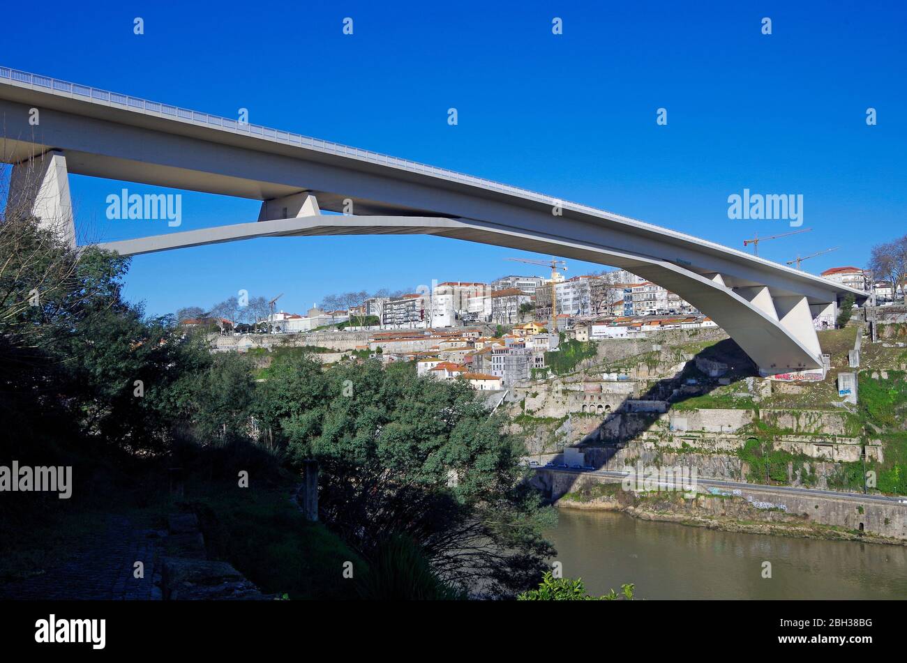The Infanta Dom Henriques bridge spanning the river Douro in Porto, an ...