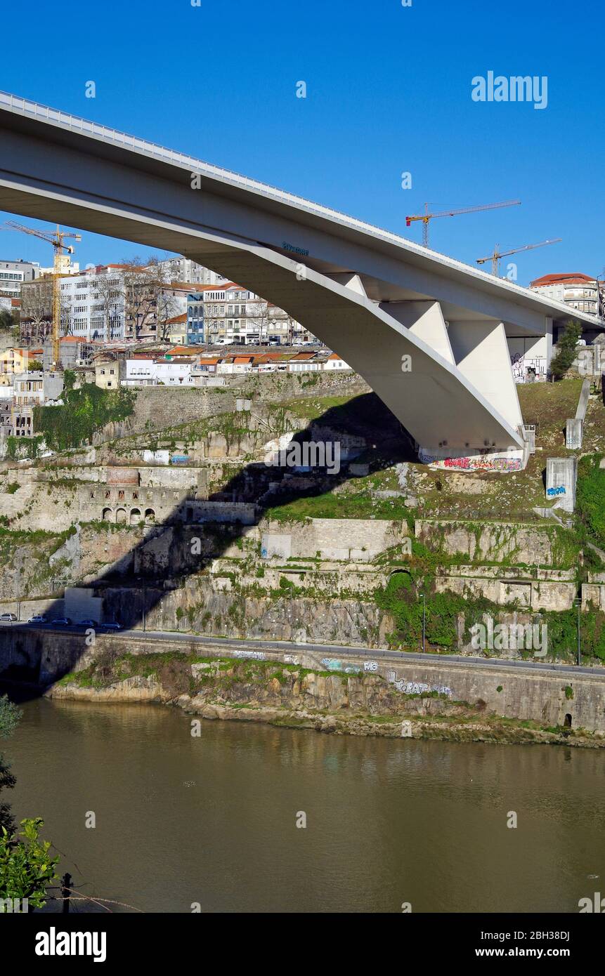 The Infanta Dom Henriques bridge spanning the river Douro in Porto, an ...