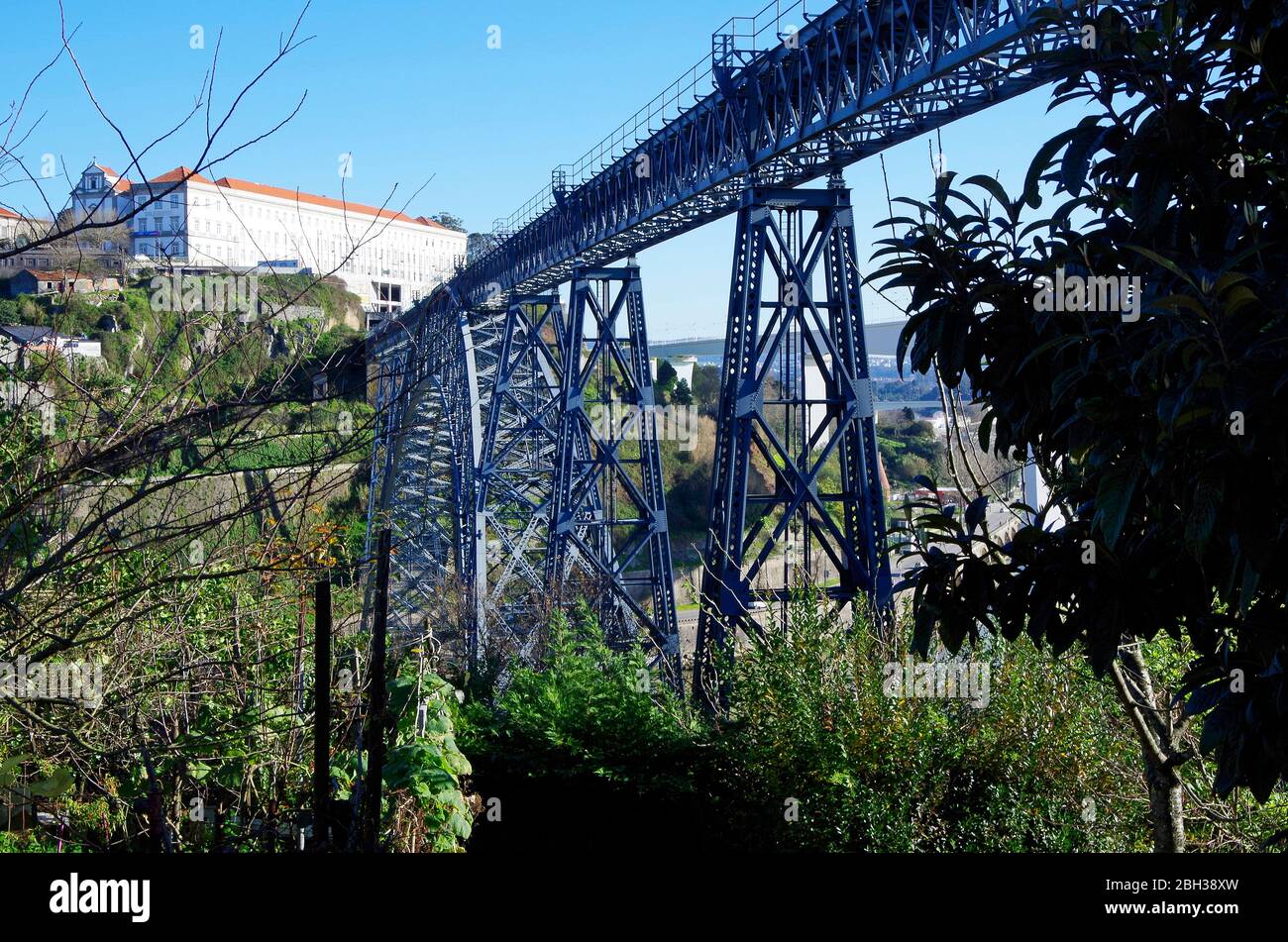 Gustav Eiffel’s pioneering Maria-Pia railway bridge over the river ...