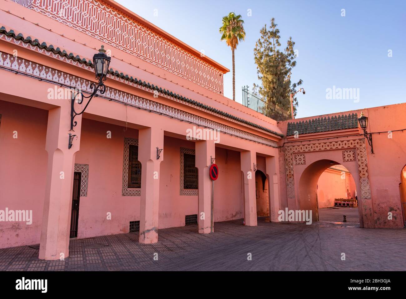Old medina marrakech arch hi-res stock photography and images - Alamy