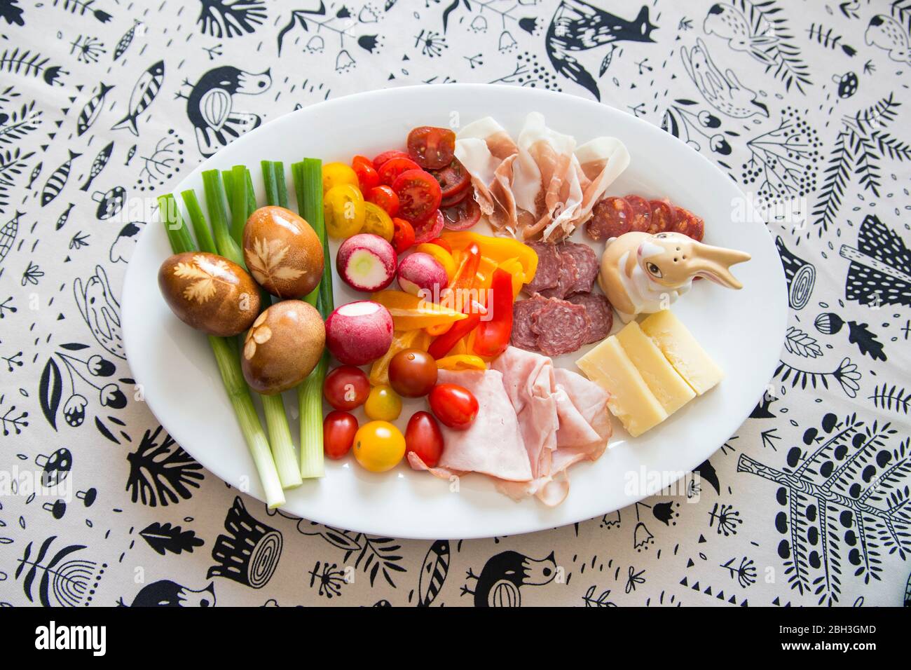 traditional Romanian orthodox Easter table Stock Photo - Alamy