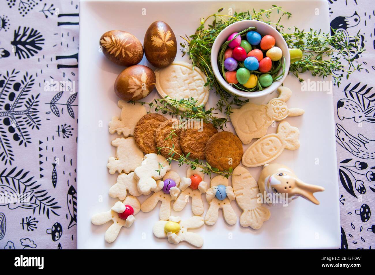 traditional Romanian orthodox Easter table Stock Photo - Alamy