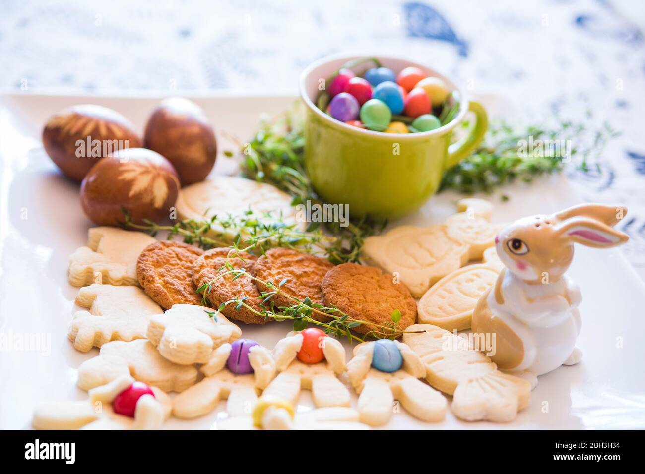 traditional Romanian orthodox Easter table Stock Photo - Alamy