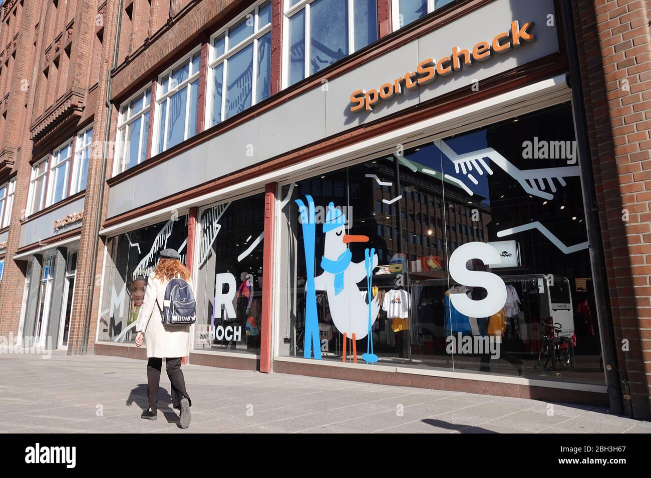 Sportscheck logo hi-res stock photography and images - Alamy