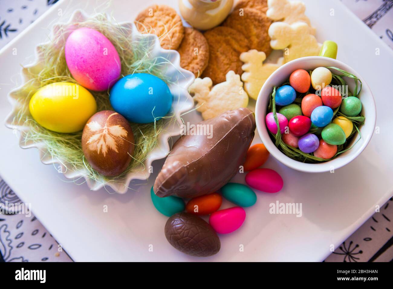 traditional Romanian orthodox Easter table Stock Photo - Alamy