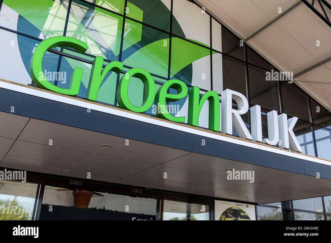 TILBURG - 23-04-2020, Garden centre Groenrijk, interior. Flowers and ...