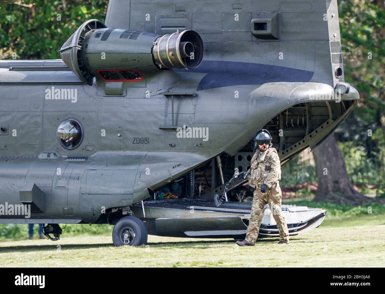A RAF Chinook Helicopter from RAF Odiham that landed on the Stray in ...
