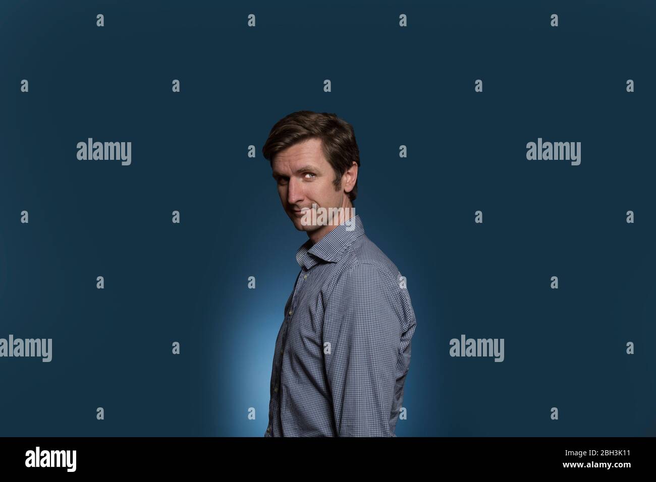 Side View of Man with Head Turned Towards Camera Stock Photo - Alamy