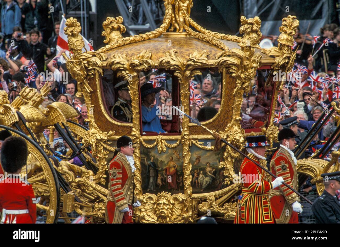 2002 jubilee crowds mall hi-res stock photography and images - Alamy