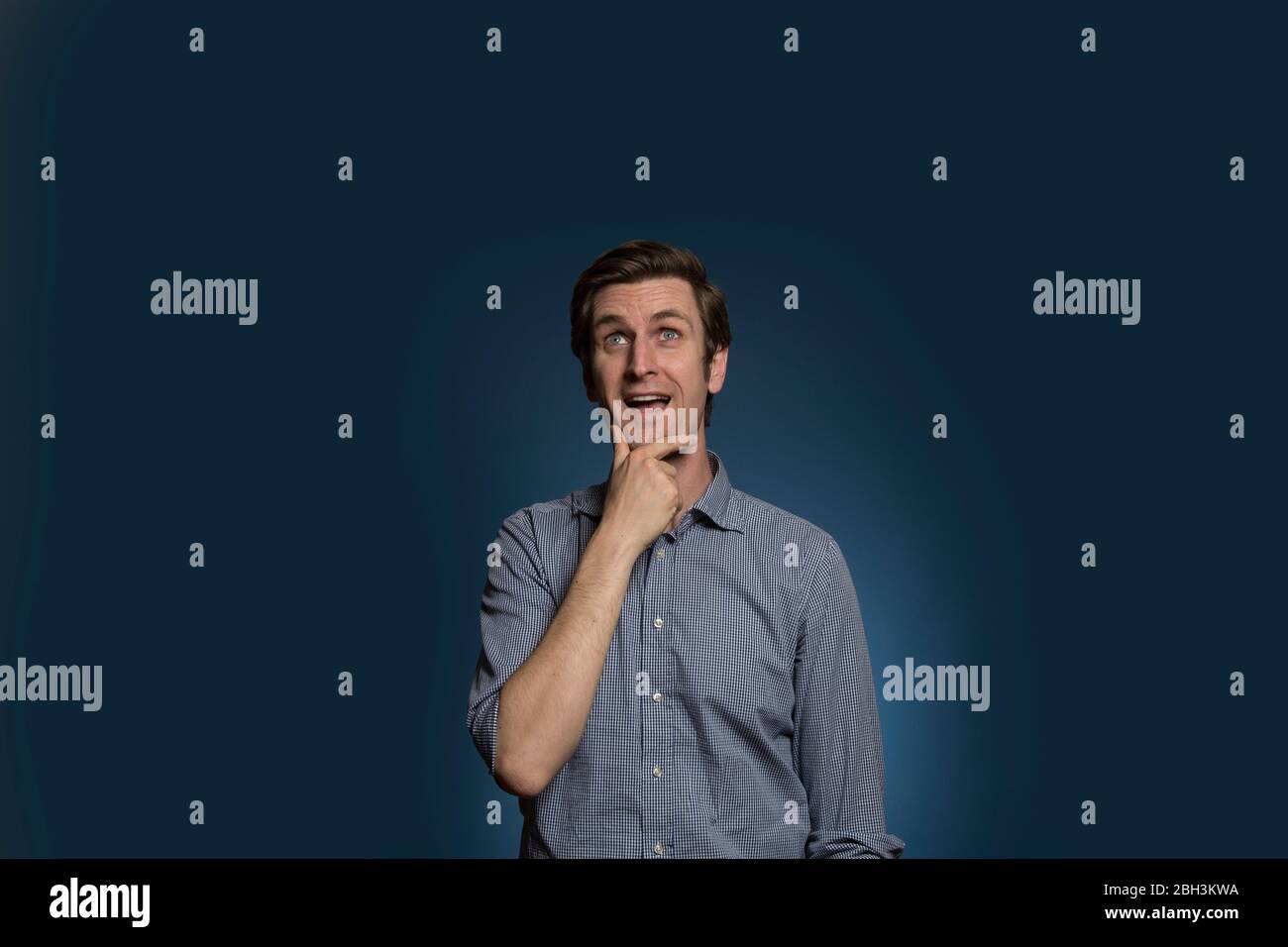 Hand on chin and thinking hi-res stock photography and images - Alamy