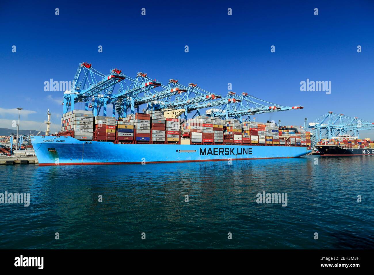 Container port docks ship global hi-res stock photography and images ...